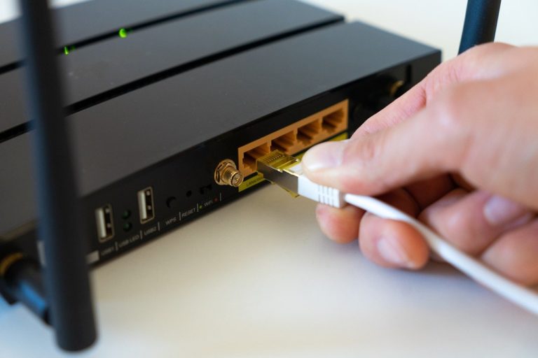 Jak prawidłowo zrestartować router lub modem? Krok po kroku – Poradniki ...